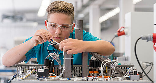 Mechatronics Technician (m/f) - INDEX TRAUB